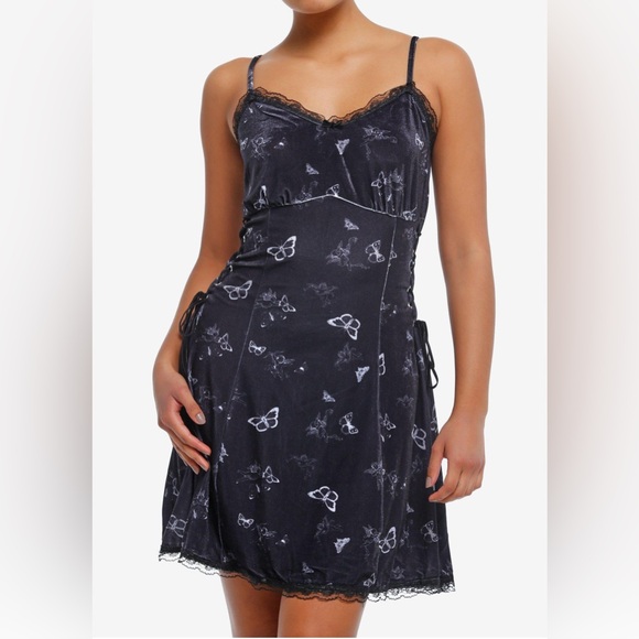 Hot Topic | Dresses | Daisy Street Black Velvet Butterfly Laceup Mini ...